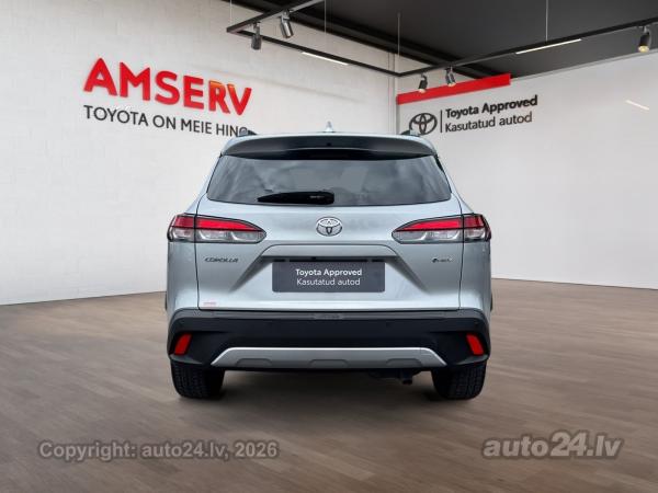 Серый Тойота Corolla Cross 2024 в Пайде, объемом двигателя 1.80 л и пробегом 38 тыс. км за 31490 €, фото 4 на AUTOMOTO.COM.LV