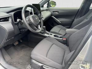 Серый Тойота Corolla Cross 2024 в Пайде, объемом двигателя 1.80 л и пробегом 38 тыс. км за 31490 €, фото 12 на AUTOMOTO.COM.LV