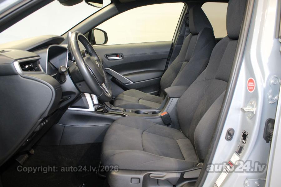 Серый Тойота Corolla Cross 2024 в Таллин, объемом двигателя 1.80 л и пробегом 29 тыс. км за 31490 €, фото 12 на AUTOMOTO.COM.LV