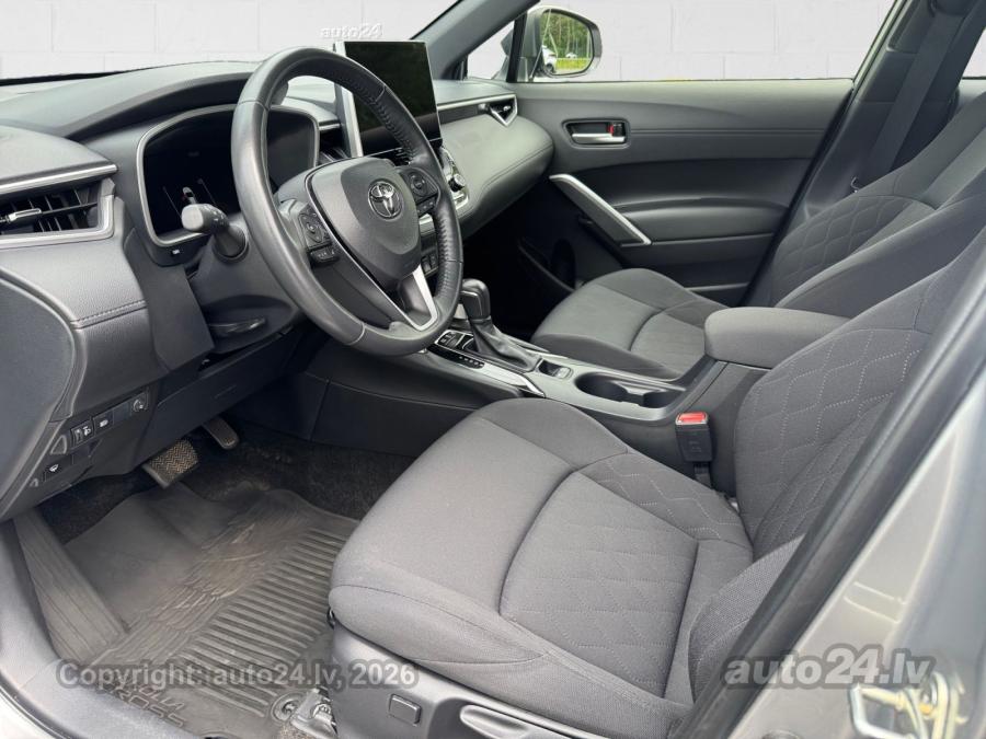 Серый Тойота Corolla Cross 2024 в Пайде, объемом двигателя 1.80 л и пробегом 29 тыс. км за 31490 €, фото 12 на AUTOMOTO.COM.LV