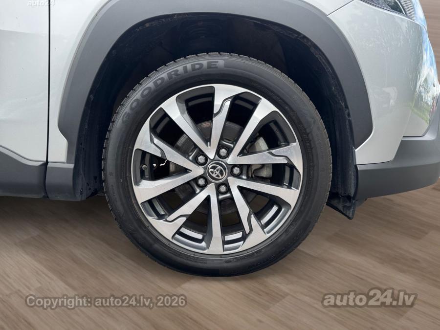 Серый Тойота Corolla Cross 2024 в Пайде, объемом двигателя 1.80 л и пробегом 29 тыс. км за 31490 €, фото 16 на AUTOMOTO.COM.LV