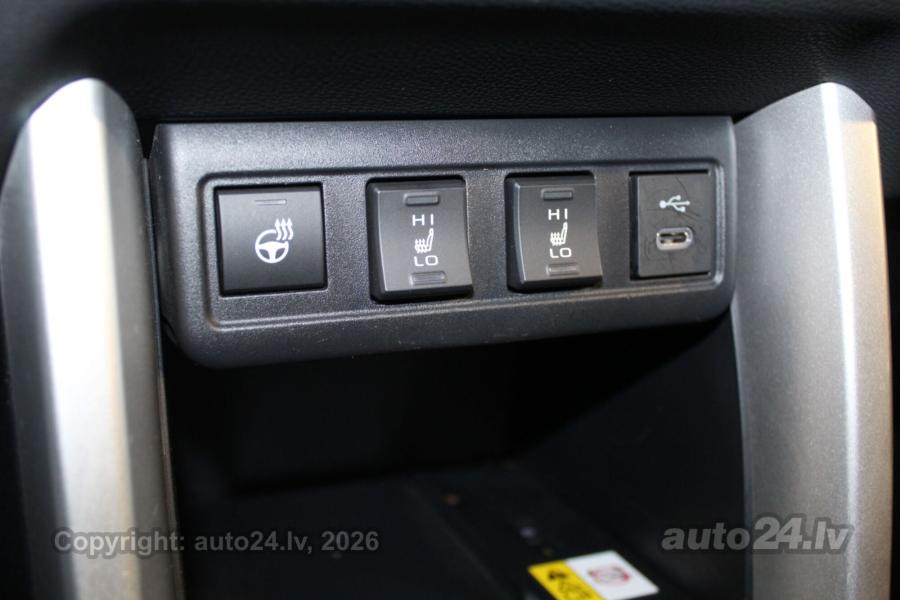 Grey Toyota Corolla Cross 2024 in Tallinn, with an engine capacity of 1.80 L and mileage of 30 thousand km for 31490 €, photo 18 on AUTOMOTO.COM.LV