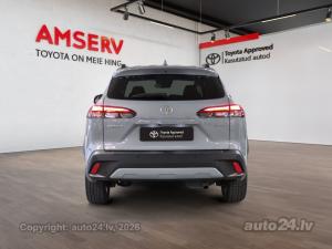 Pelēks Toyota Corolla Cross 2024 Tallina, ar dzinēja tilpumu 1.80 L un nobraukumu 37 tūkst. km par 31490 €, foto 5 vietnē AUTOMOTO.COM.LV