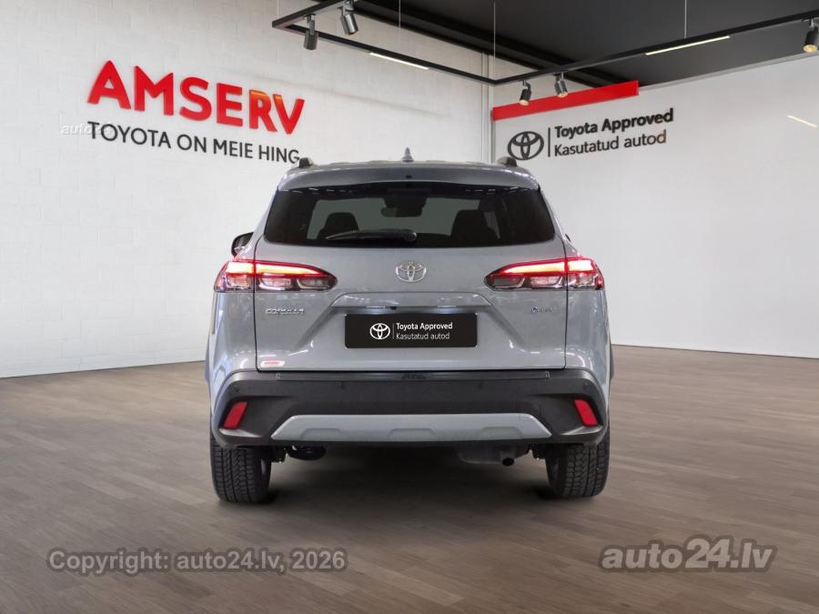 Pelēks Toyota Corolla Cross 2024 Tallina, ar dzinēja tilpumu 1.80 L un nobraukumu 37 tūkst. km par 31490 €, foto 5 vietnē AUTOMOTO.COM.LV