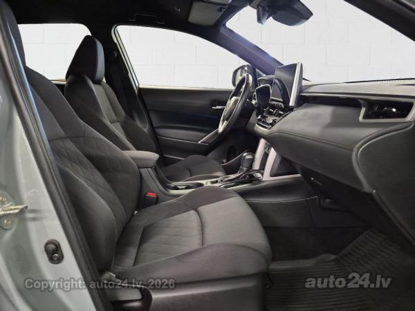 Grey Toyota Corolla Cross 2024 in Tallinn, with an engine capacity of 1.80 L and mileage of 37 thousand km for 31490 €, photo 7 on AUTOMOTO.COM.LV