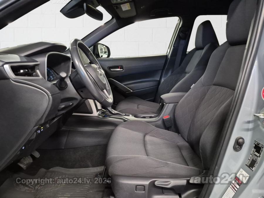 Pelēks Toyota Corolla Cross 2024 Tallina, ar dzinēja tilpumu 1.80 L un nobraukumu 37 tūkst. km par 31490 €, foto 12 vietnē AUTOMOTO.COM.LV