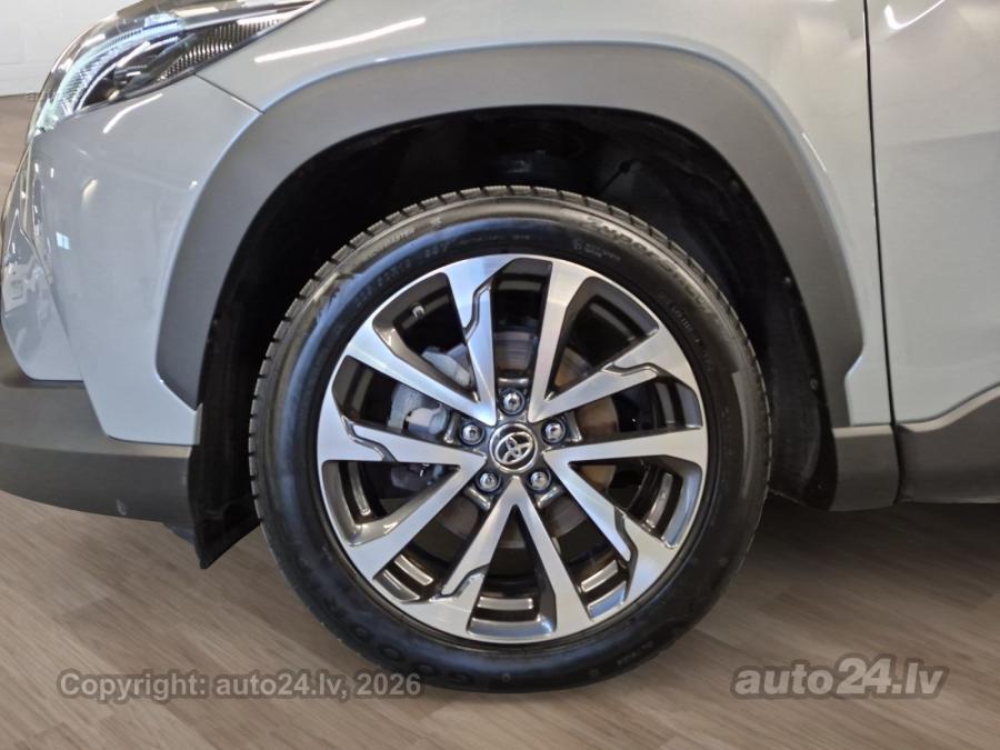 Pelēks Toyota Corolla Cross 2024 Tallina, ar dzinēja tilpumu 1.80 L un nobraukumu 37 tūkst. km par 31490 €, foto 16 vietnē AUTOMOTO.COM.LV