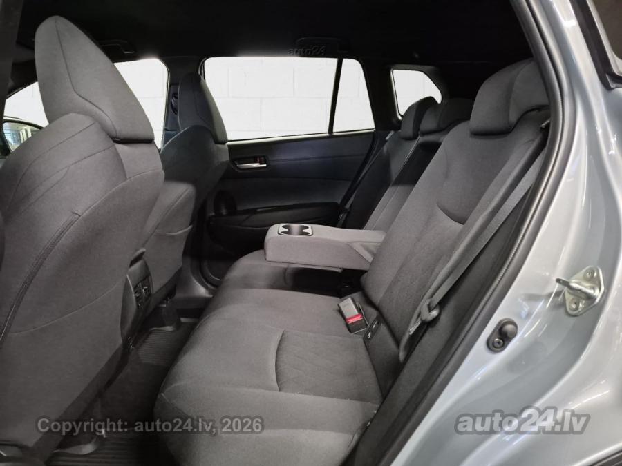 Pelēks Toyota Corolla Cross 2024 Tallina, ar dzinēja tilpumu 1.80 L un nobraukumu 37 tūkst. km par 31490 €, foto 19 vietnē AUTOMOTO.COM.LV