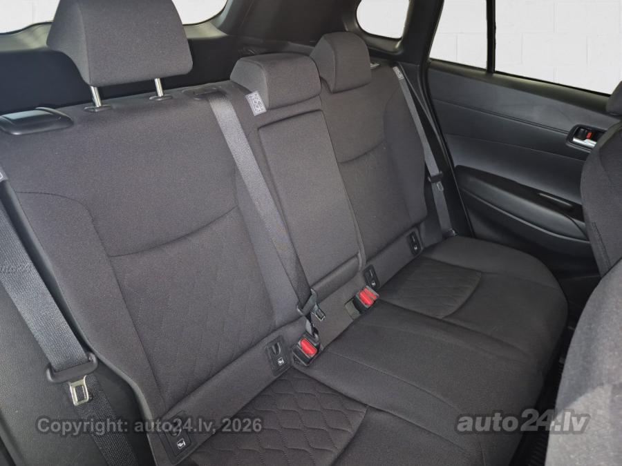 Grey Toyota Corolla Cross 2024 in Viljandi, with an engine capacity of 1.80 L and mileage of 31 thousand km for 30990 €, photo 8 on AUTOMOTO.COM.LV