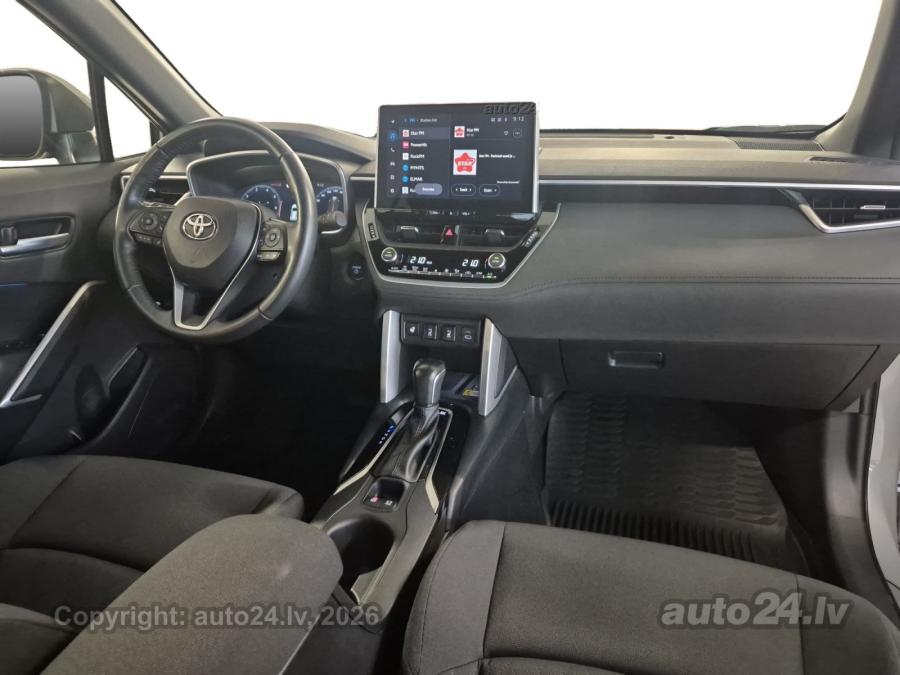 Grey Toyota Corolla Cross 2024 in Viljandi, with an engine capacity of 1.80 L and mileage of 31 thousand km for 30990 €, photo 9 on AUTOMOTO.COM.LV