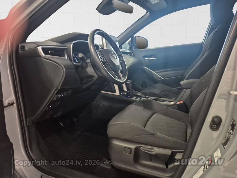 Grey Toyota Corolla Cross 2024 in Viljandi, with an engine capacity of 1.80 L and mileage of 31 thousand km for 30990 €, photo 12 on AUTOMOTO.COM.LV