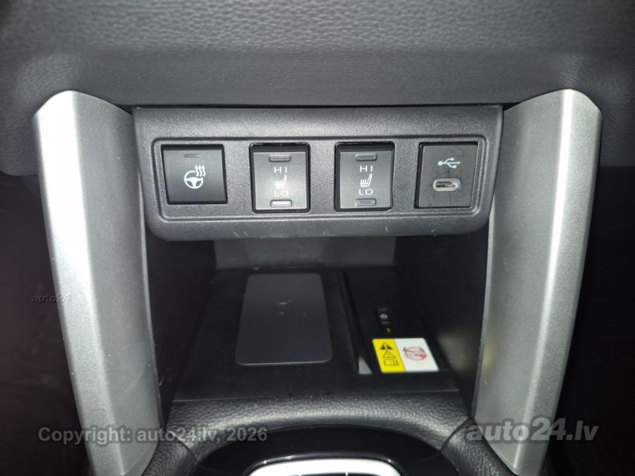 Grey Toyota Corolla Cross 2024 in Viljandi, with an engine capacity of 1.80 L and mileage of 31 thousand km for 30990 €, photo 22 on AUTOMOTO.COM.LV