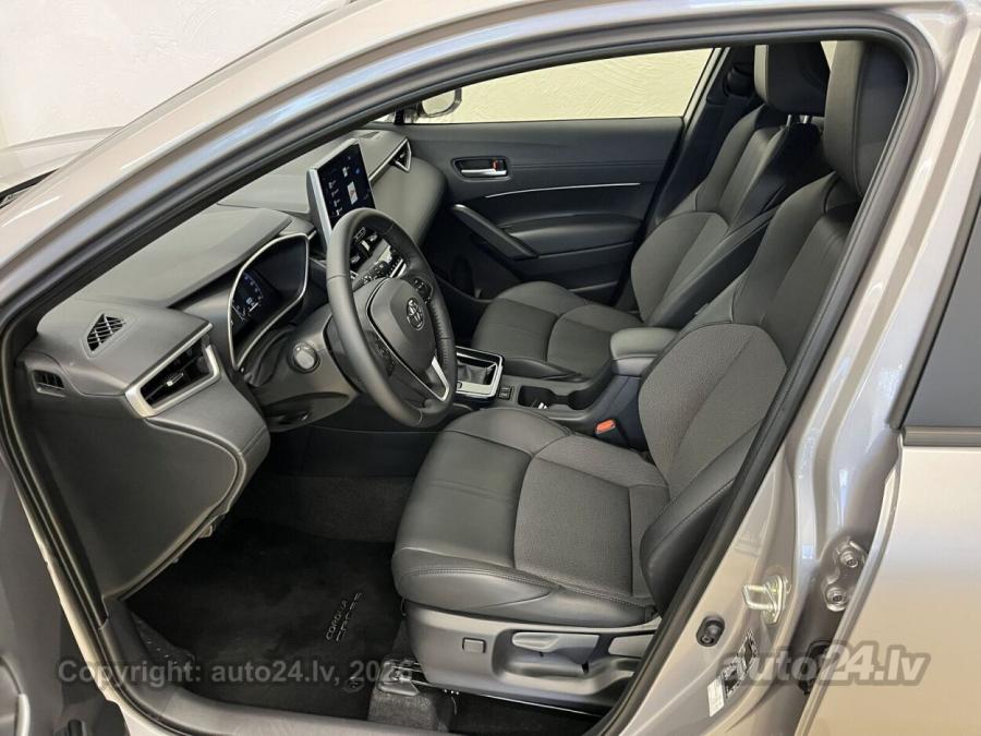Pelēks Toyota Corolla Cross 2025 Rakvere, ar dzinēja tilpumu 1.99 L un nobraukumu 5 tūkst. km par 39990 €, foto 9 vietnē AUTOMOTO.COM.LV