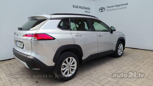 Pelēks Toyota Corolla Cross 2025 Tallina, ar dzinēja tilpumu 1.80 L un nobraukumu 19 tūkst. km par 29995 €, foto 2 vietnē AUTOMOTO.COM.LV