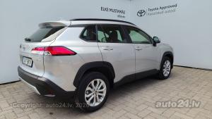 Grey Toyota Corolla Cross 2025 in Tallinn, with an engine capacity of 1.80 L and mileage of 19 thousand km for 29995 €, photo 3 on AUTOMOTO.COM.LV