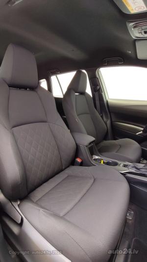 Grey Toyota Corolla Cross 2025 in Tallinn, with an engine capacity of 1.80 L and mileage of 19 thousand km for 29995 €, photo 7 on AUTOMOTO.COM.LV