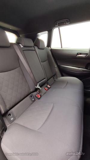 Grey Toyota Corolla Cross 2025 in Tallinn, with an engine capacity of 1.80 L and mileage of 19 thousand km for 29995 €, photo 8 on AUTOMOTO.COM.LV
