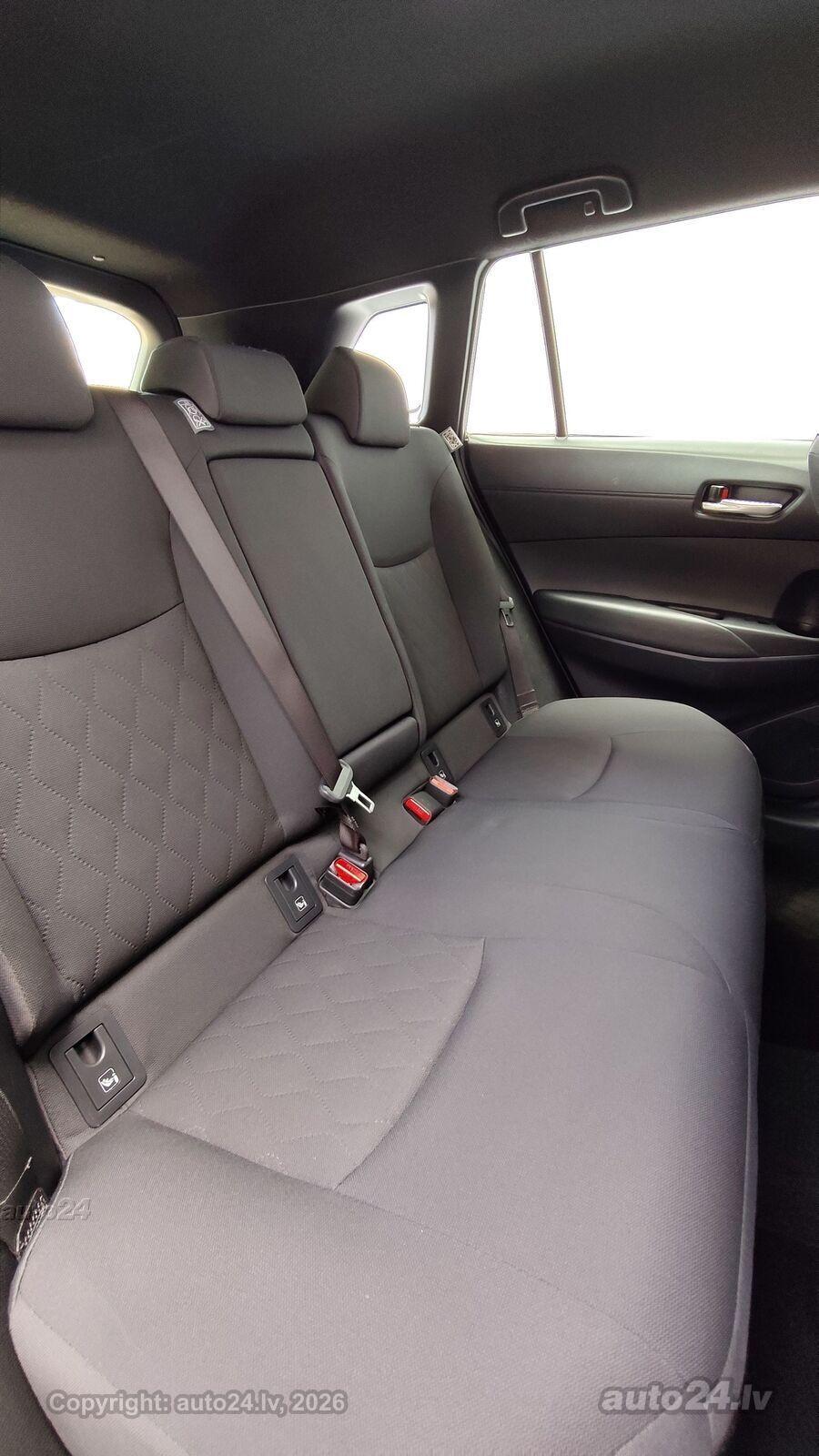 Grey Toyota Corolla Cross 2025 in Tallinn, with an engine capacity of 1.80 L and mileage of 19 thousand km for 29995 €, photo 8 on AUTOMOTO.COM.LV
