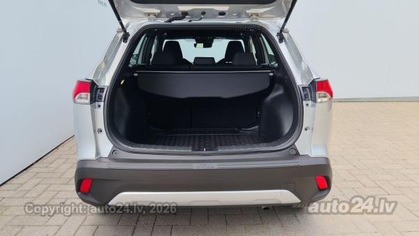 Pelēks Toyota Corolla Cross 2025 Tallina, ar dzinēja tilpumu 1.80 L un nobraukumu 19 tūkst. km par 29995 €, foto 10 vietnē AUTOMOTO.COM.LV