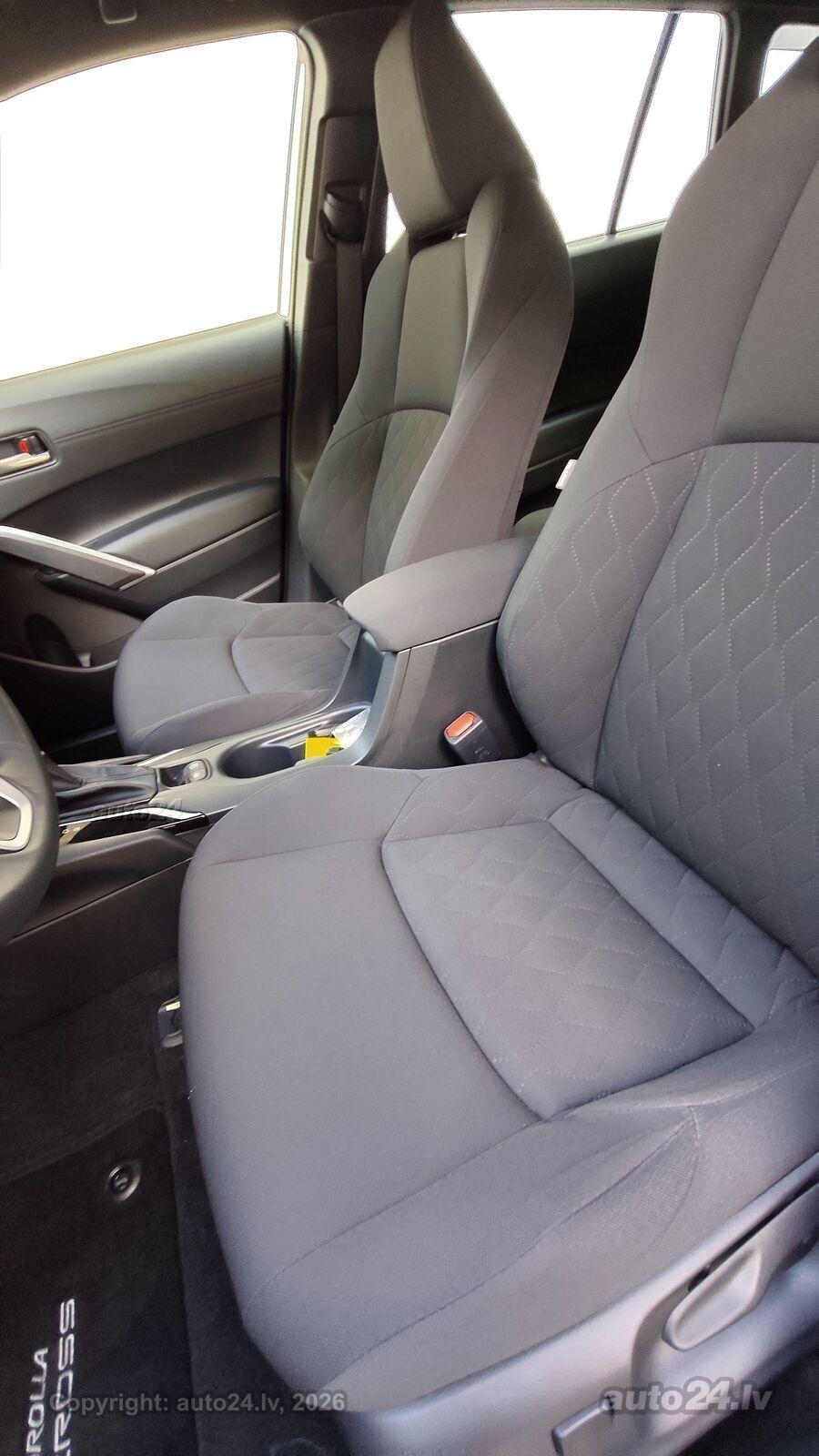 Grey Toyota Corolla Cross 2025 in Tallinn, with an engine capacity of 1.80 L and mileage of 19 thousand km for 29995 €, photo 12 on AUTOMOTO.COM.LV