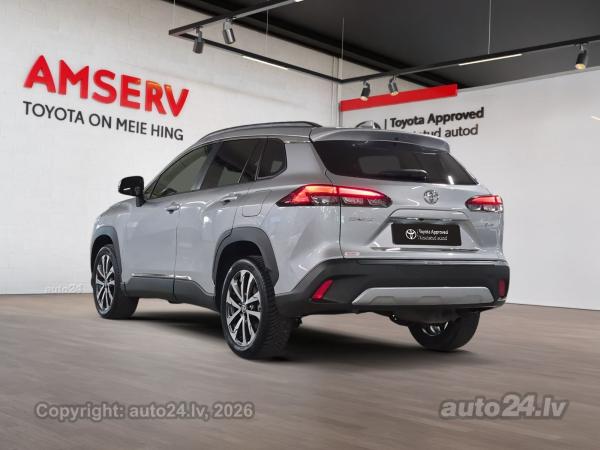 Серый Тойота Corolla Cross 2025 в Таллин, объемом двигателя 1.80 л и пробегом 24 тыс. км за 33490 €, фото 2 на AUTOMOTO.COM.LV