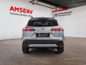 Серый Тойота Corolla Cross 2025 в Таллин, объемом двигателя 1.80 л и пробегом 24 тыс. км за 33490 €, фото 4 на AUTOMOTO.COM.LV