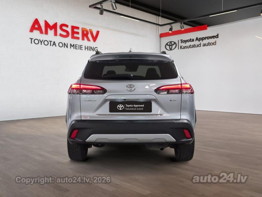 Серый Тойота Corolla Cross 2025 в Таллин, объемом двигателя 1.80 л и пробегом 24 тыс. км за 33490 €, фото 4 на AUTOMOTO.COM.LV
