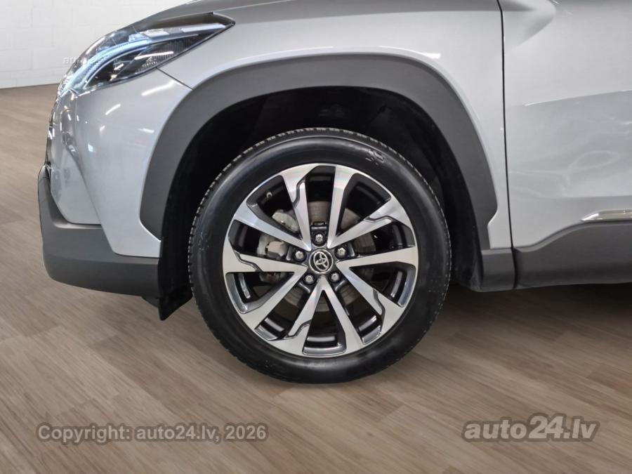 Серый Тойота Corolla Cross 2025 в Таллин, объемом двигателя 1.80 л и пробегом 24 тыс. км за 33490 €, фото 6 на AUTOMOTO.COM.LV
