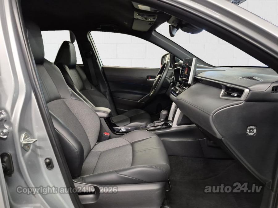 Серый Тойота Corolla Cross 2025 в Таллин, объемом двигателя 1.80 л и пробегом 24 тыс. км за 33490 €, фото 8 на AUTOMOTO.COM.LV