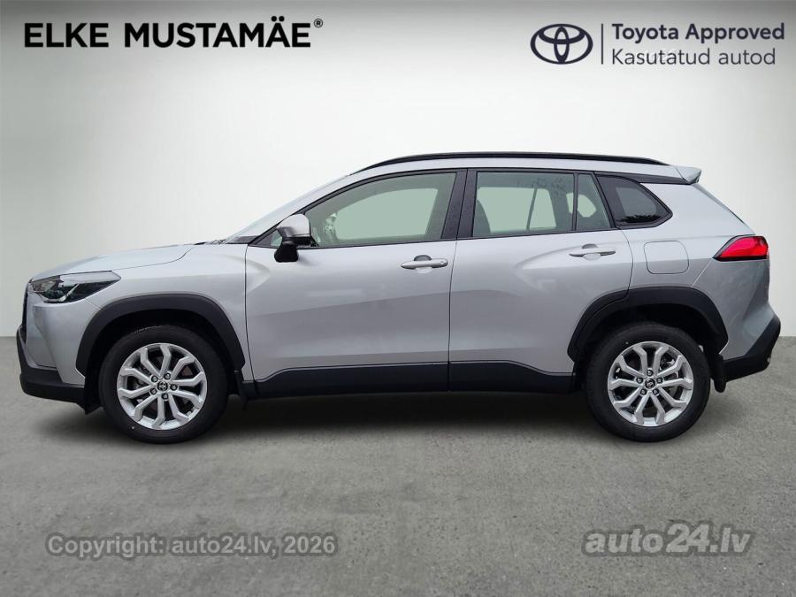 Pelēks Toyota Corolla Cross 2025 Tallina, ar dzinēja tilpumu 1.80 L un nobraukumu 17 tūkst. km par 29995 €, foto 4 vietnē AUTOMOTO.COM.LV