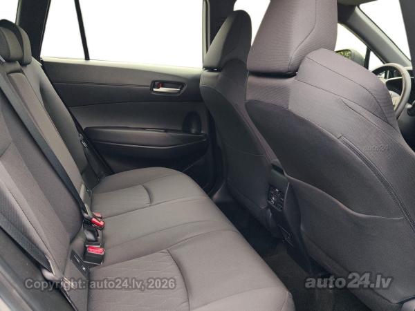 Серый Тойота Corolla Cross 2025 в Таллин, объемом двигателя 1.80 л и пробегом 17 тыс. км за 29995 €, фото 8 на AUTOMOTO.COM.LV