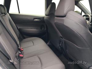 Pelēks Toyota Corolla Cross 2025 Tallina, ar dzinēja tilpumu 1.80 L un nobraukumu 17 tūkst. km par 29995 €, foto 8 vietnē AUTOMOTO.COM.LV