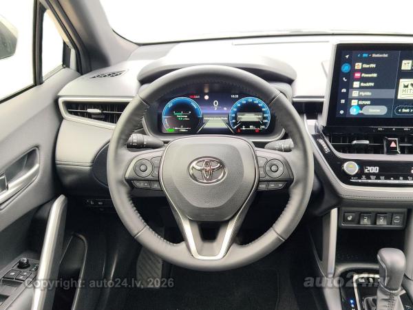 Серый Тойота Corolla Cross 2025 в Таллин, объемом двигателя 1.80 л и пробегом 17 тыс. км за 29995 €, фото 10 на AUTOMOTO.COM.LV