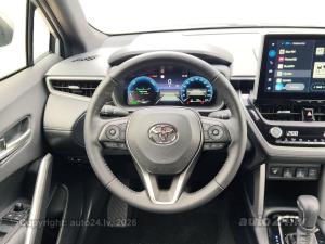 Pelēks Toyota Corolla Cross 2025 Tallina, ar dzinēja tilpumu 1.80 L un nobraukumu 17 tūkst. km par 29995 €, foto 10 vietnē AUTOMOTO.COM.LV