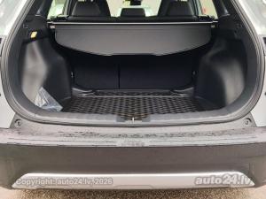 Pelēks Toyota Corolla Cross 2025 Tallina, ar dzinēja tilpumu 1.80 L un nobraukumu 17 tūkst. km par 29995 €, foto 11 vietnē AUTOMOTO.COM.LV