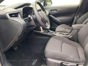 Pelēks Toyota Corolla Cross 2025 Tallina, ar dzinēja tilpumu 1.80 L un nobraukumu 17 tūkst. km par 29995 €, foto 12 vietnē AUTOMOTO.COM.LV