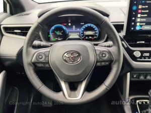 Pelēks Toyota Corolla Cross 2025 Tallina, ar dzinēja tilpumu 1.80 L un nobraukumu 17 tūkst. km par 29995 €, foto 13 vietnē AUTOMOTO.COM.LV