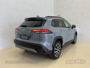Серый Тойота Corolla Cross 2025 в Раквере, объемом двигателя 1.80 л и пробегом 23 тыс. км за 33490 €, фото 3 на AUTOMOTO.COM.LV