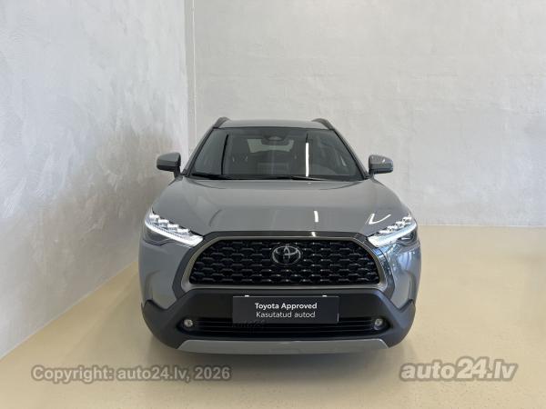 Pelēks Toyota Corolla Cross 2025 Rakvere, ar dzinēja tilpumu 1.80 L un nobraukumu 23 tūkst. km par 33490 €, foto 4 vietnē AUTOMOTO.COM.LV