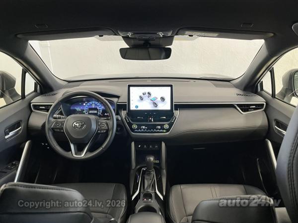 Pelēks Toyota Corolla Cross 2025 Rakvere, ar dzinēja tilpumu 1.80 L un nobraukumu 23 tūkst. km par 33490 €, foto 7 vietnē AUTOMOTO.COM.LV