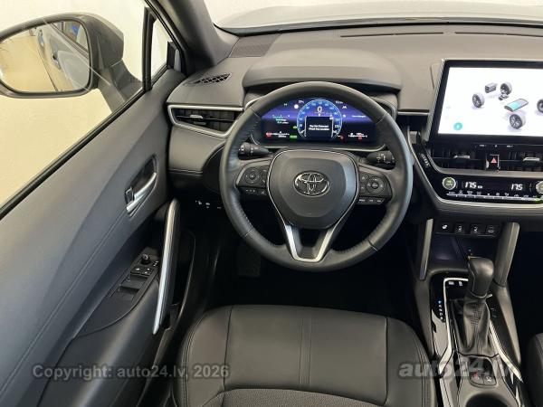 Pelēks Toyota Corolla Cross 2025 Rakvere, ar dzinēja tilpumu 1.80 L un nobraukumu 23 tūkst. km par 33490 €, foto 8 vietnē AUTOMOTO.COM.LV