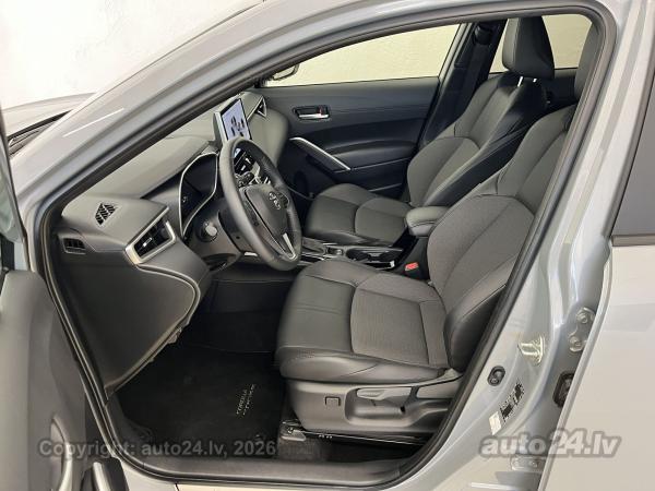 Pelēks Toyota Corolla Cross 2025 Rakvere, ar dzinēja tilpumu 1.80 L un nobraukumu 23 tūkst. km par 33490 €, foto 9 vietnē AUTOMOTO.COM.LV