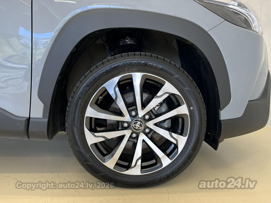 Серый Тойота Corolla Cross 2025 в Раквере, объемом двигателя 1.80 л и пробегом 23 тыс. км за 33490 €, фото 16 на AUTOMOTO.COM.LV