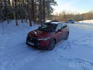 Красный Тойота Corolla Cross 2024 в Резекне, объемом двигателя 2.00 л и пробегом 27 тыс. км за 25150 €, фото  на AUTOMOTO.COM.LV