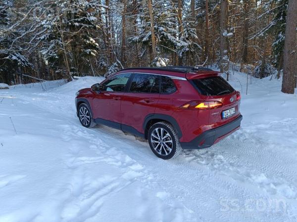 Red Toyota Corolla Cross 2024 in Rezekne, with an engine capacity of 2.00 L and mileage of 27 thousand km for 25150 €, photo 5 on AUTOMOTO.COM.LV