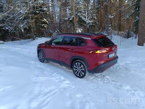 Red Toyota Corolla Cross 2024 in Rezekne, with an engine capacity of 2.00 L and mileage of 27 thousand km for 25150 €, photo 5 on AUTOMOTO.COM.LV
