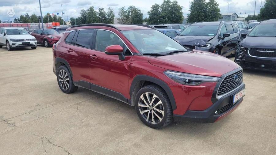 Sarkans Toyota Corolla Cross 2024 Šauļi, ar dzinēja tilpumu 1.99 L un nobraukumu 131 tūkst. km par 23900 €, foto 1 vietnē AUTOMOTO.COM.LV