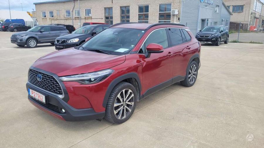 Sarkans Toyota Corolla Cross 2024 Šauļi, ar dzinēja tilpumu 1.99 L un nobraukumu 131 tūkst. km par 23900 €, foto 3 vietnē AUTOMOTO.COM.LV
