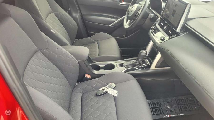 Sarkans Toyota Corolla Cross 2024 Šauļi, ar dzinēja tilpumu 1.99 L un nobraukumu 131 tūkst. km par 23900 €, foto 24 vietnē AUTOMOTO.COM.LV