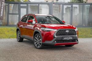 Красный Тойота Corolla Cross 2024 в Вильнюс, объемом двигателя 1.80 л и пробегом 2 тыс. км за 26500 €, фото  на AUTOMOTO.COM.LV